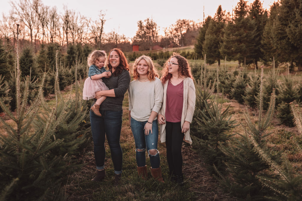 Steed Family – Christmas Tree Farm Mini Session – Cincinnati, Ohio ...