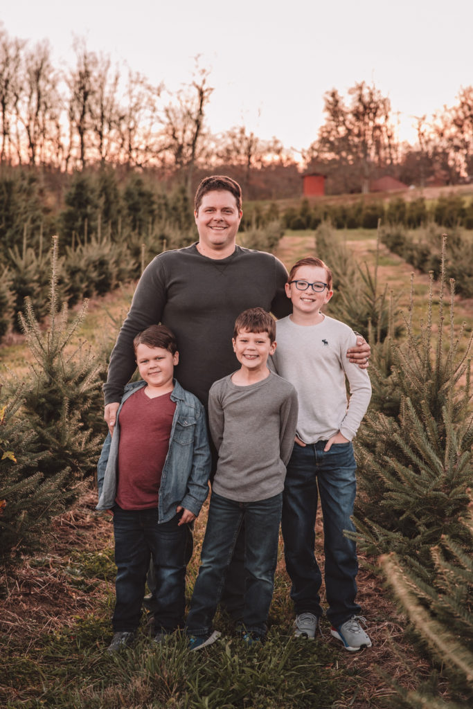 Steed Family – Christmas Tree Farm Mini Session – Cincinnati, Ohio ...