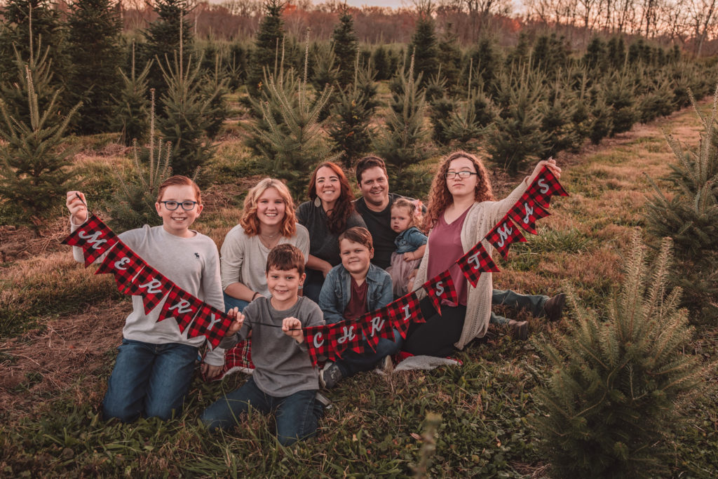 Steed Family – Christmas Tree Farm Mini Session – Cincinnati, Ohio ...